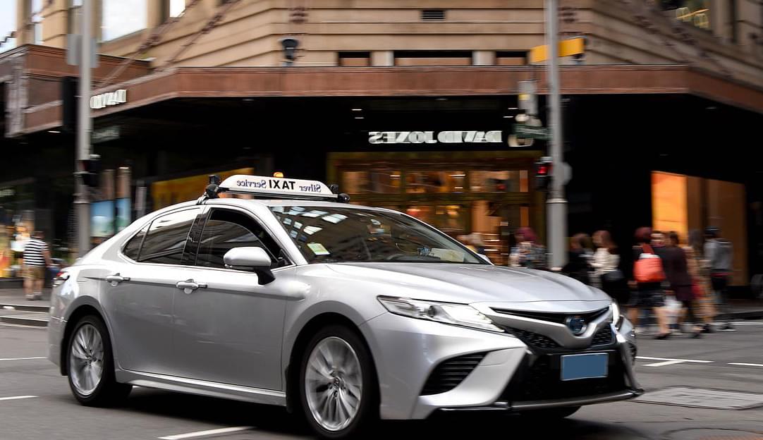 Silver airport cabs & taxi service near me in Sydney | 180 057 3190